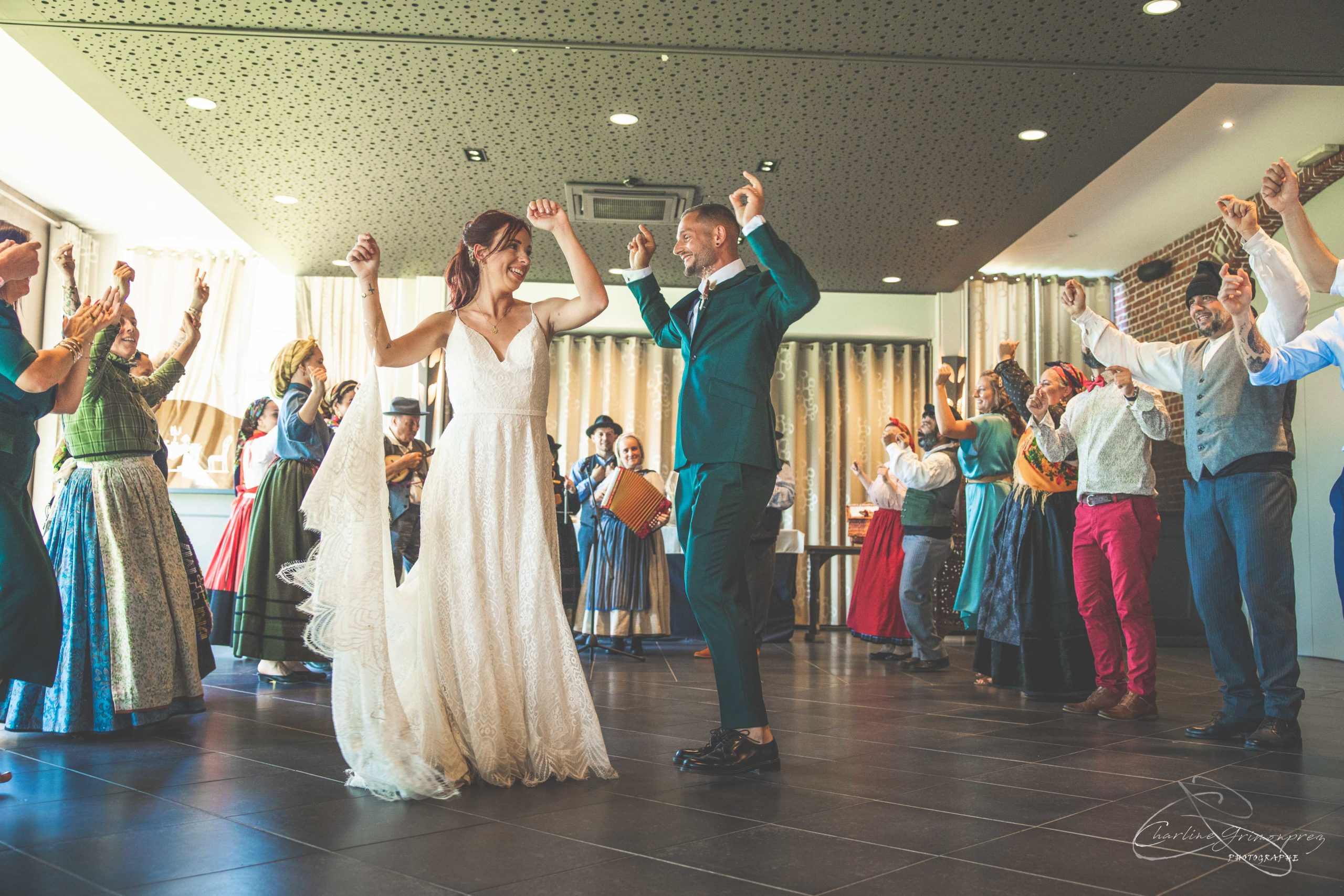 Animation surprise au mariage de Roxanne et Alexandre - Folklore ...